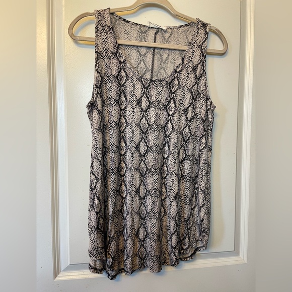 Zenana Outfitters | Tops | Zenana Xl Sleeveless Snake Print Top Ultra ...